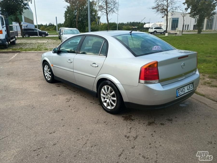 Grey Opel Vectra 2003 in Siauliai, with an engine capacity of 2.20 L and mileage of 225 thousand km for 850 €, photo 5 on AUTOMOTO.COM.LV