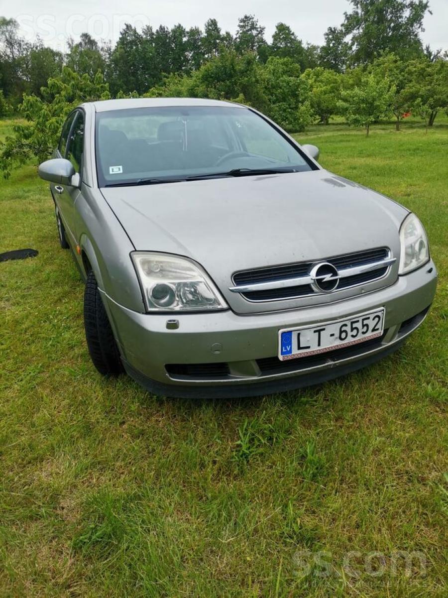 Grey Opel Vectra 2004 in Liepaja, with an engine capacity of 2.20 L and mileage of 365 thousand km for 800 €, photo 1 on AUTOMOTO.COM.LV