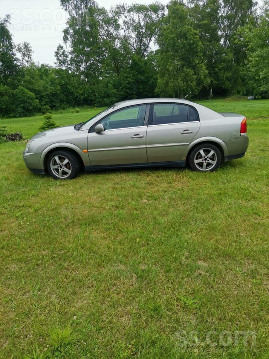 Grey Opel Vectra 2004 in Liepaja, with an engine capacity of 2.20 L and mileage of 365 thousand km for 800 €, photo 2 on AUTOMOTO.COM.LV