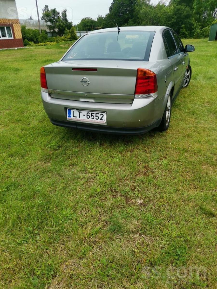 Grey Opel Vectra 2004 in Liepaja, with an engine capacity of 2.20 L and mileage of 365 thousand km for 800 €, photo 3 on AUTOMOTO.COM.LV
