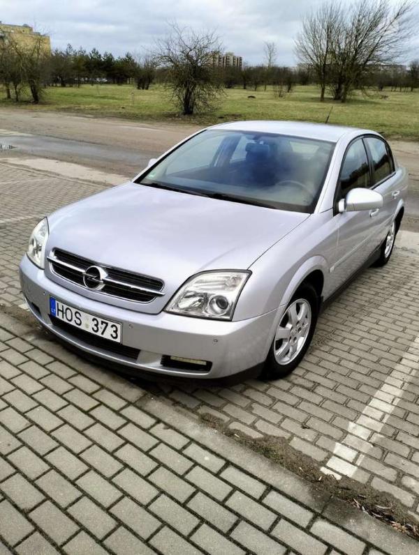 Grey Opel Vectra 2004 in Marijampole, with an engine capacity of 1.60 L and mileage of 140 thousand km for 1350 €, photo 1 on AUTOMOTO.COM.LV