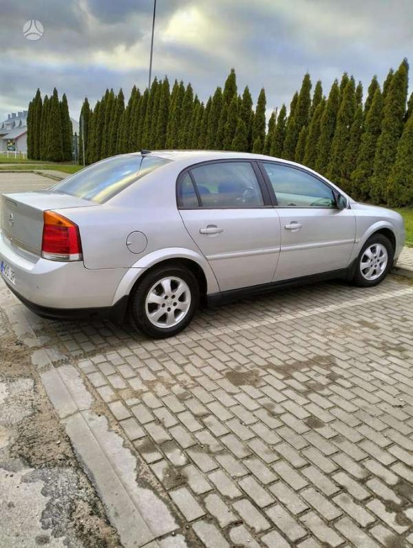 Grey Opel Vectra 2004 in Marijampole, with an engine capacity of 1.60 L and mileage of 140 thousand km for 1350 €, photo 3 on AUTOMOTO.COM.LV