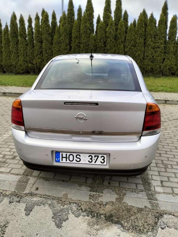 Grey Opel Vectra 2004 in Marijampole, with an engine capacity of 1.60 L and mileage of 140 thousand km for 1350 €, photo 4 on AUTOMOTO.COM.LV