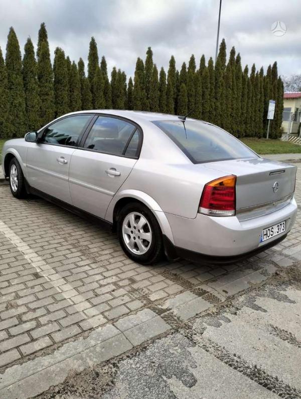 Grey Opel Vectra 2004 in Marijampole, with an engine capacity of 1.60 L and mileage of 140 thousand km for 1350 €, photo 5 on AUTOMOTO.COM.LV
