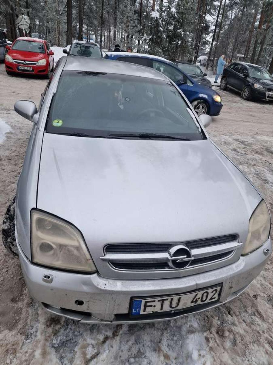Grey Opel Vectra 2004 in Vilnius, with an engine capacity of 1.99 L and mileage of 252 thousand km for 600 €, photo 4 on AUTOMOTO.COM.LV