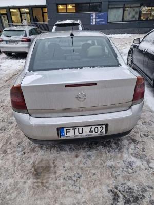 Pelēks Opel Vectra 2004 Viļņa, ar dzinēja tilpumu 2.17 L un nobraukumu 252 tūkst. km par 500 €, foto 3 vietnē AUTOMOTO.COM.LV