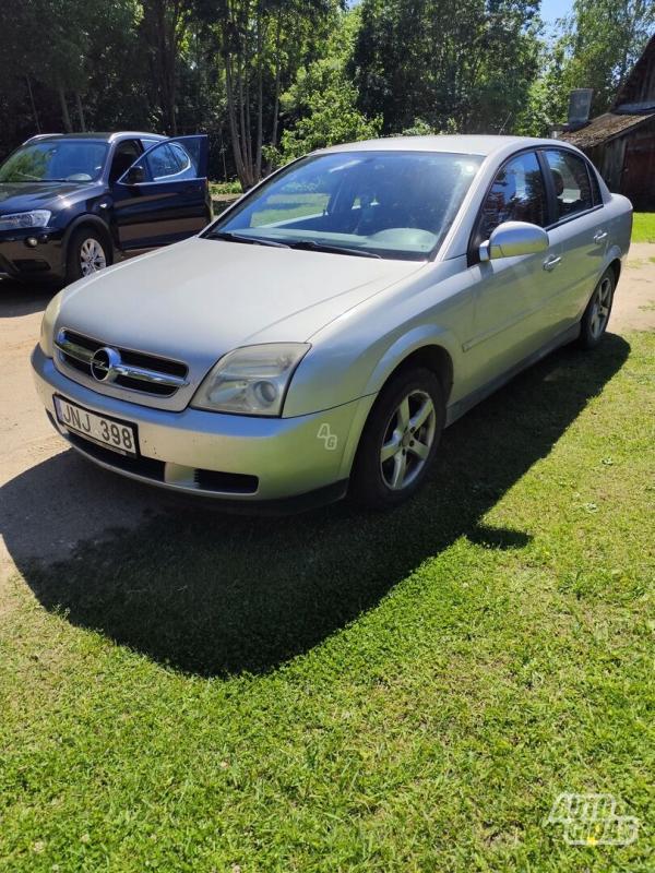 Grey Opel Vectra 2004 in Utena, with an engine capacity of 2.00 L and mileage of 203 thousand km for 1499 €, photo 2 on AUTOMOTO.COM.LV