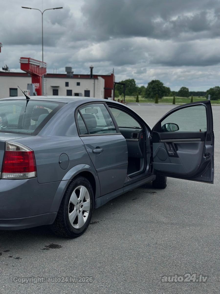 Pelēks Opel Vectra 2004 Tallina, ar dzinēja tilpumu 2.00 L un nobraukumu 200 tūkst. km par 2000 €, foto 8 vietnē AUTOMOTO.COM.LV