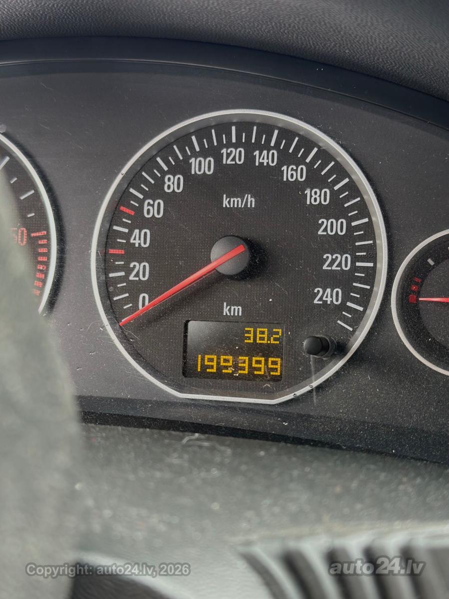 Pelēks Opel Vectra 2004 Tallina, ar dzinēja tilpumu 2.00 L un nobraukumu 200 tūkst. km par 2000 €, foto 9 vietnē AUTOMOTO.COM.LV