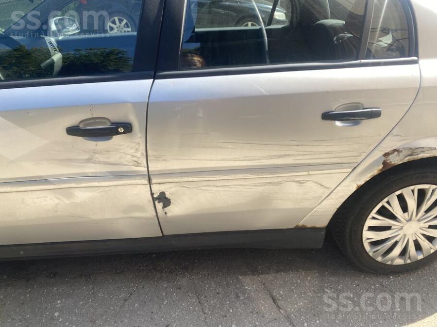 Pelēks Opel Vectra 2004 Rīga, ar dzinēja tilpumu 2.20 L un nobraukumu 167 tūkst. km par 450 €, foto 4 vietnē AUTOMOTO.COM.LV