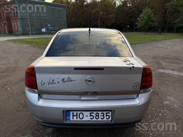 Grey Opel Vectra 2004 in Liepaja, with an engine capacity of 1.80 L and mileage of 242 thousand km for 800 €, photo 3 on AUTOMOTO.COM.LV