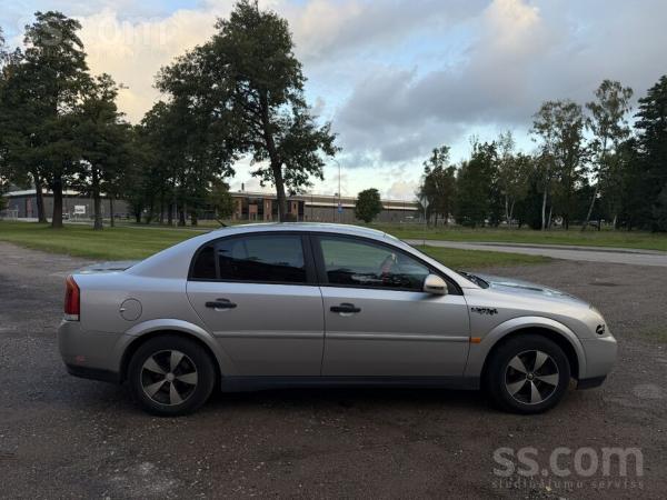 Grey Opel Vectra 2004 in Liepaja, with an engine capacity of 1.80 L and mileage of 242 thousand km for 800 €, photo 4 on AUTOMOTO.COM.LV