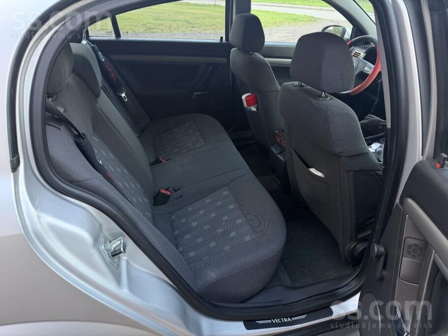 Pelēks Opel Vectra 2004 Liepāja, ar dzinēja tilpumu 1.80 L un nobraukumu 242 tūkst. km par 800 €, foto 9 vietnē AUTOMOTO.COM.LV