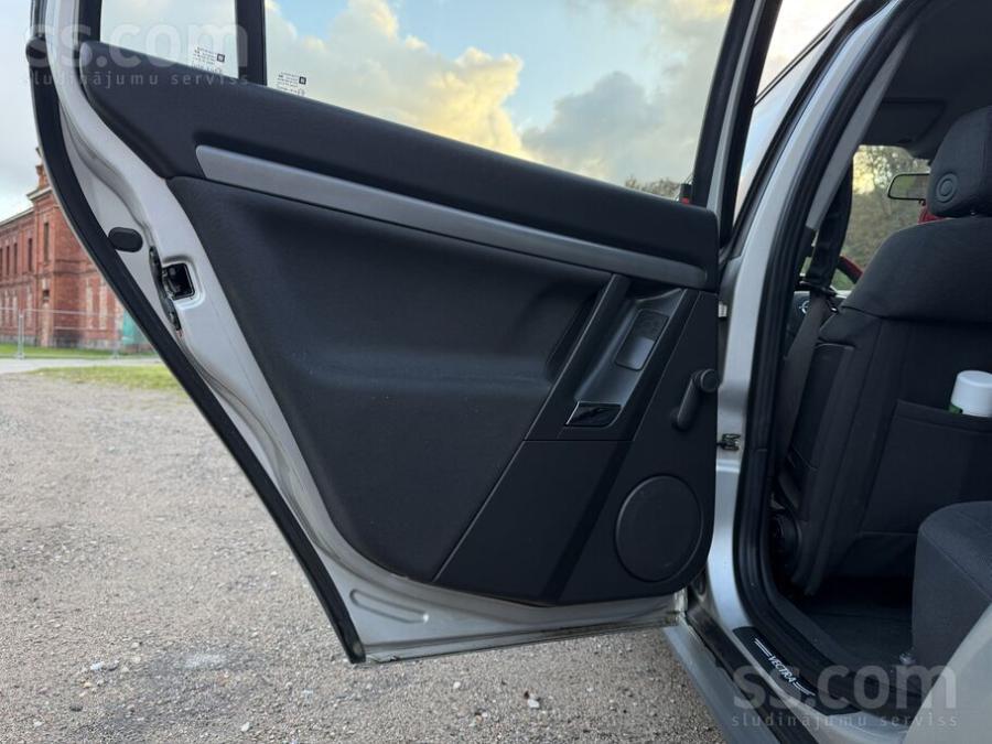 Pelēks Opel Vectra 2004 Liepāja, ar dzinēja tilpumu 1.80 L un nobraukumu 242 tūkst. km par 800 €, foto 10 vietnē AUTOMOTO.COM.LV