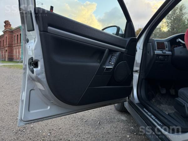 Grey Opel Vectra 2004 in Liepaja, with an engine capacity of 1.80 L and mileage of 242 thousand km for 800 €, photo 11 on AUTOMOTO.COM.LV