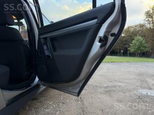 Pelēks Opel Vectra 2004 Liepāja, ar dzinēja tilpumu 1.80 L un nobraukumu 242 tūkst. km par 800 €, foto 13 vietnē AUTOMOTO.COM.LV