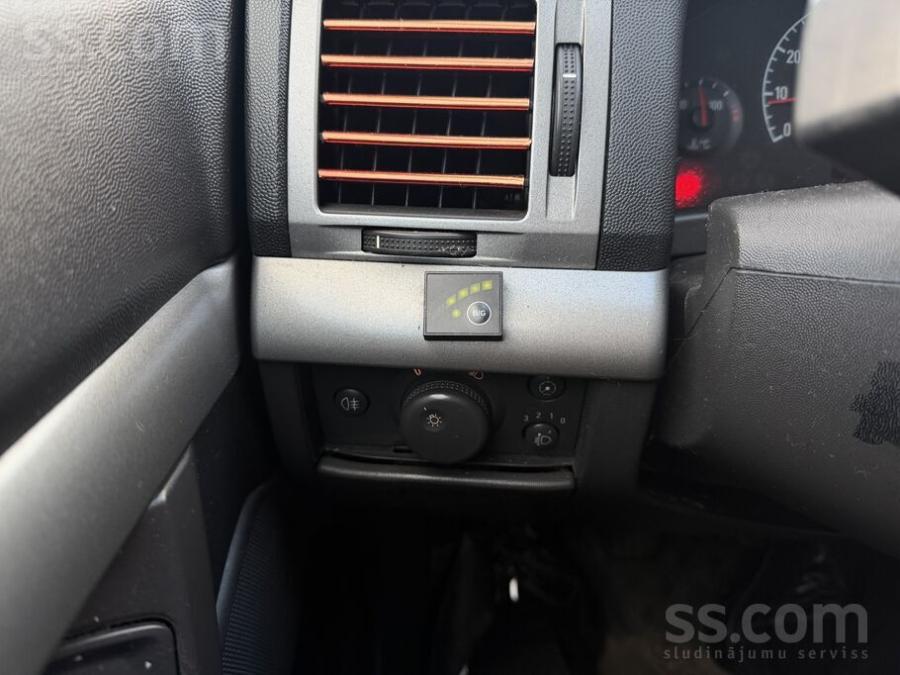 Pelēks Opel Vectra 2004 Liepāja, ar dzinēja tilpumu 1.80 L un nobraukumu 242 tūkst. km par 800 €, foto 15 vietnē AUTOMOTO.COM.LV