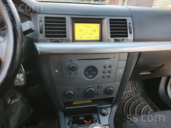 Opel Vectra 2004 in Riga on AUTOMOTO.COM.LV Grey Opel Vectra 2004 in Riga, with an engine capacity of 2.20 L and mileage of 299 thousand km for 1250 €, photo 3 on AUTOMOTO.COM.LV