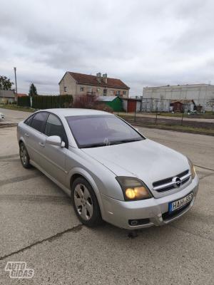 Grey Opel Vectra 2005 in Kaunas, with an engine capacity of 1.90 L and mileage of 236 thousand km for 450 €, photo 2 on AUTOMOTO.COM.LV