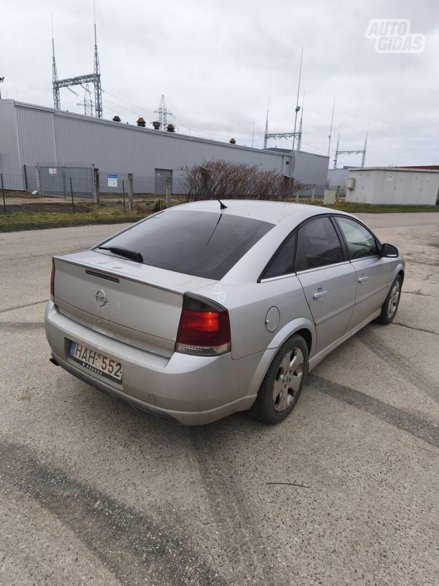 Grey Opel Vectra 2005 in Kaunas, with an engine capacity of 1.90 L and mileage of 236 thousand km for 450 €, photo 4 on AUTOMOTO.COM.LV