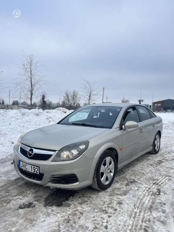 Grey Opel Vectra 2005 in Kaunas, with an engine capacity of 1.91 L and mileage of 360 thousand km for 999 €, photo 1 on AUTOMOTO.COM.LV