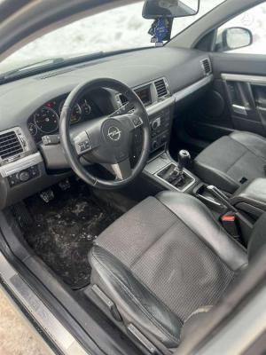Pelēks Opel Vectra 2005 Kauņa, ar dzinēja tilpumu 1.91 L un nobraukumu 360 tūkst. km par 999 €, foto 5 vietnē AUTOMOTO.COM.LV