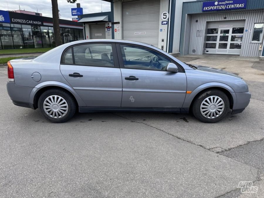 Pelēks Opel Vectra 2005 Klaipėda, ar dzinēja tilpumu 1.90 L un nobraukumu 325 tūkst. km par 1250 €, foto 4 vietnē AUTOMOTO.COM.LV