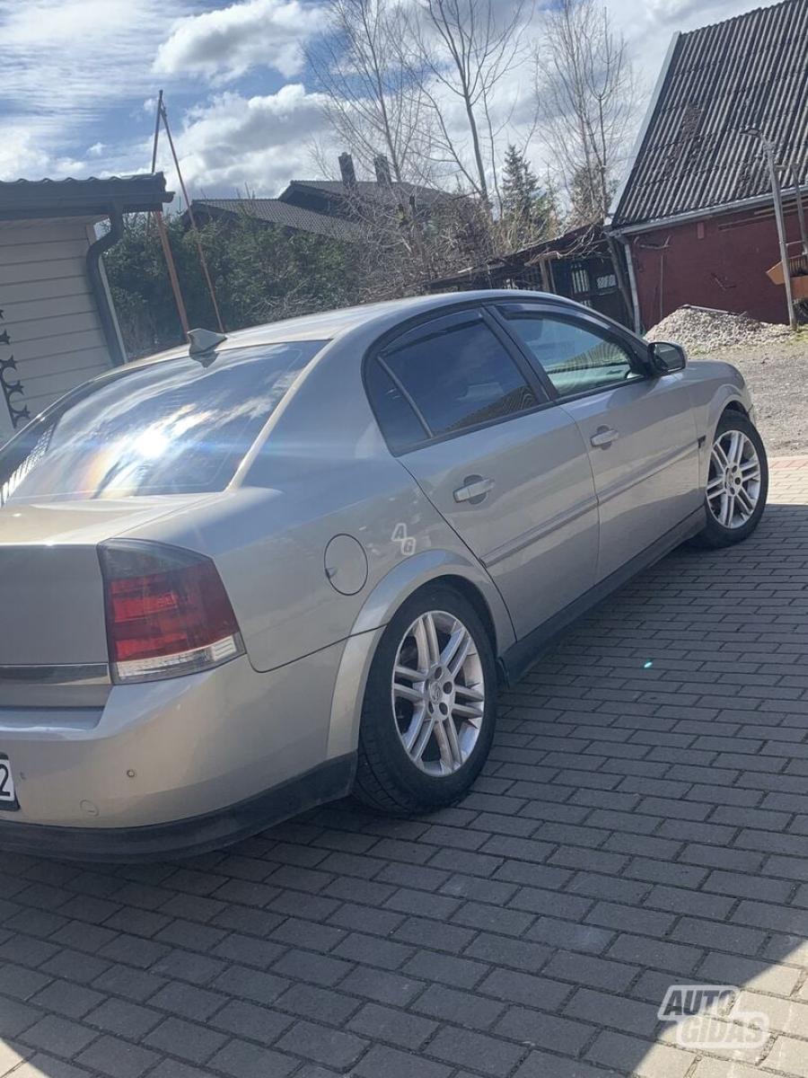 Pelēks Opel Vectra 2005 Marijampole, ar dzinēja tilpumu 2.20 L un nobraukumu 135 tūkst. km par 1950 €, foto 7 vietnē AUTOMOTO.COM.LV