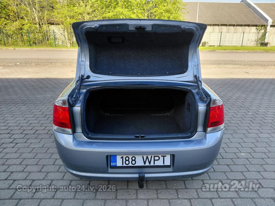 Grey Opel Vectra 2005 in Paide, with an engine capacity of 1.90 L and mileage of 127 thousand km for 3499 €, photo 8 on AUTOMOTO.COM.LV