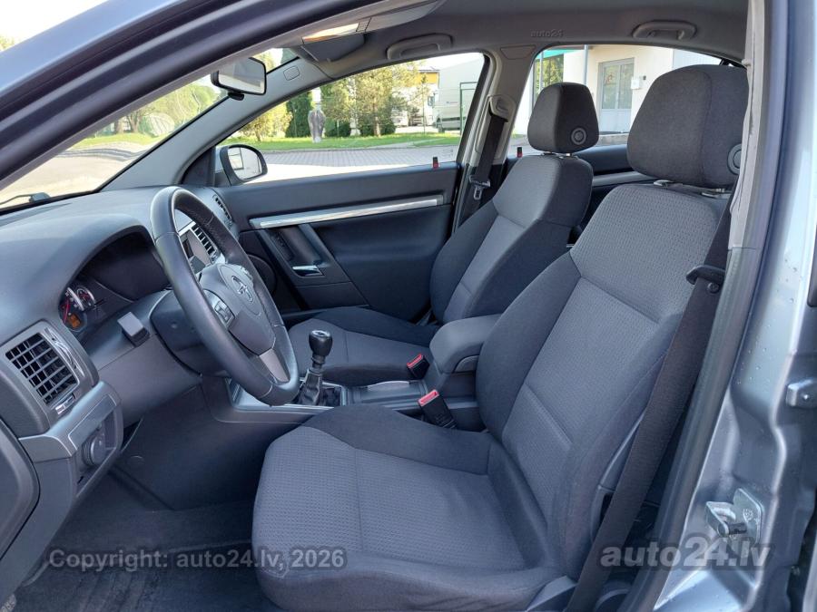 Grey Opel Vectra 2005 in Paide, with an engine capacity of 1.90 L and mileage of 127 thousand km for 3499 €, photo 11 on AUTOMOTO.COM.LV