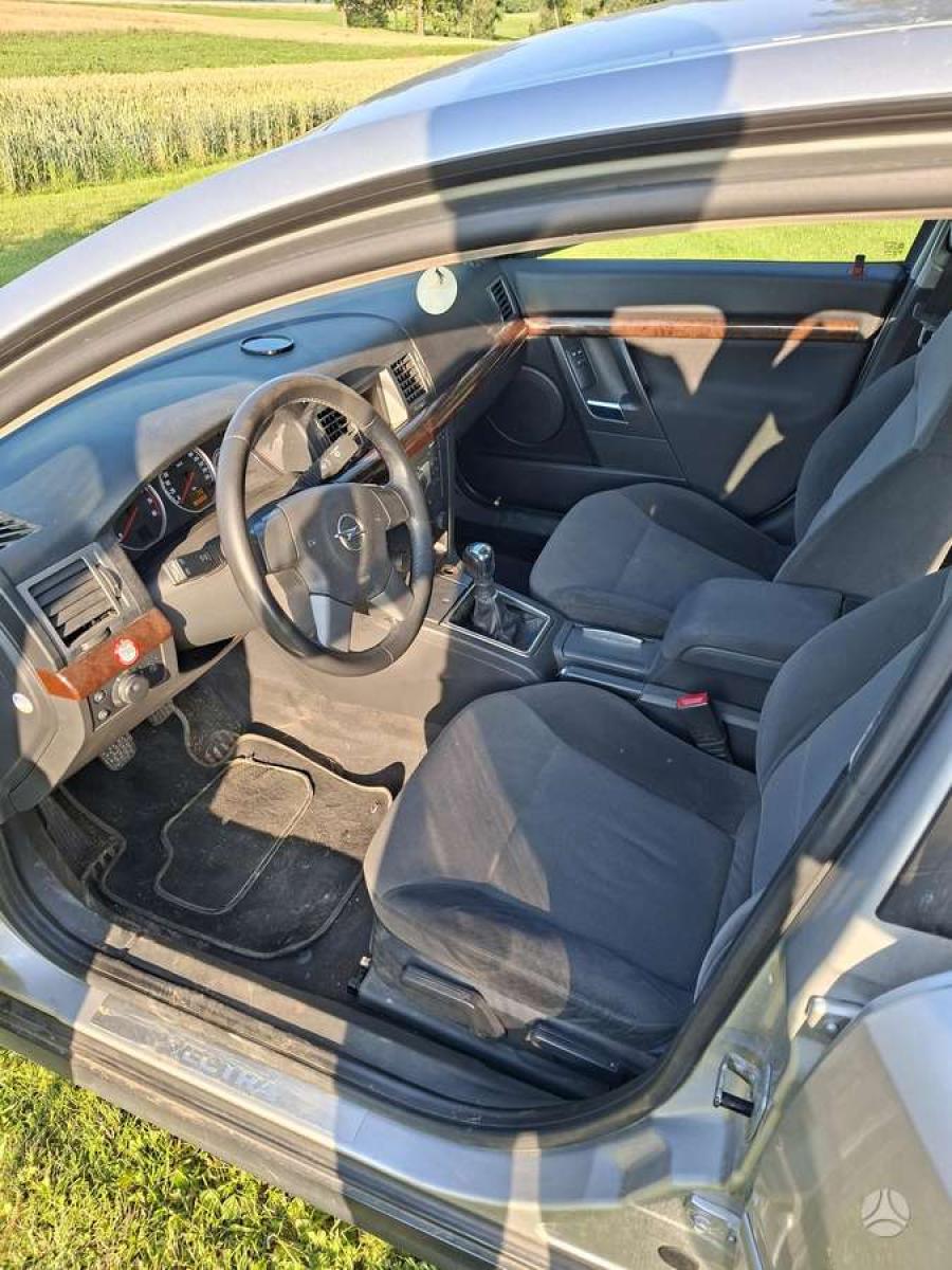 Grey Opel Vectra 2005 in Kaunas, with an engine capacity of 1.80 L and mileage of 166 thousand km for 1400 €, photo 12 on AUTOMOTO.COM.LV