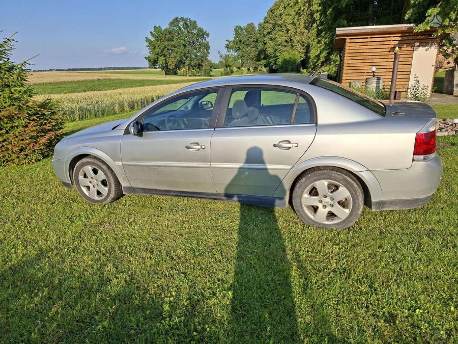 Grey Opel Vectra 2005 in Kaunas, with an engine capacity of 1.80 L and mileage of 166 thousand km for 1400 €, photo 14 on AUTOMOTO.COM.LV