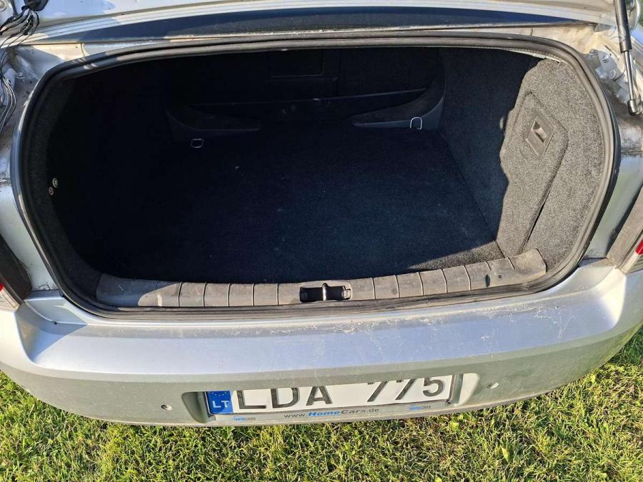 Grey Opel Vectra 2005 in Kaunas, with an engine capacity of 1.80 L and mileage of 166 thousand km for 1400 €, photo 18 on AUTOMOTO.COM.LV