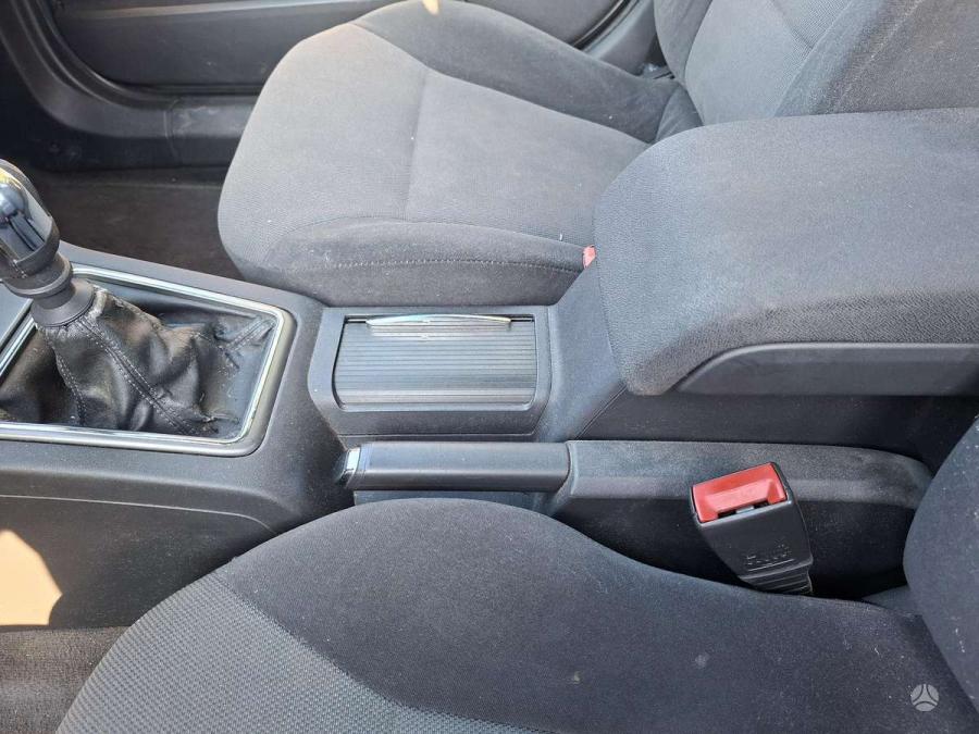 Grey Opel Vectra 2005 in Kaunas, with an engine capacity of 1.80 L and mileage of 166 thousand km for 1400 €, photo 21 on AUTOMOTO.COM.LV