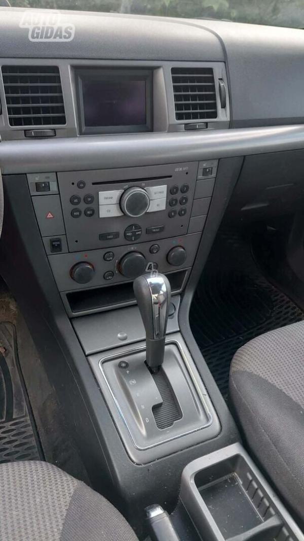 Grey Opel Vectra 2005 in Klaipeda, with an engine capacity of 2.20 L and mileage of 400 thousand km for 599 €, photo 5 on AUTOMOTO.COM.LV