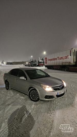 Grey Opel Vectra 2007 in Siauliai, with an engine capacity of 1.90 L and mileage of 390 thousand km for 1250 €, photo  on AUTOMOTO.COM.LV