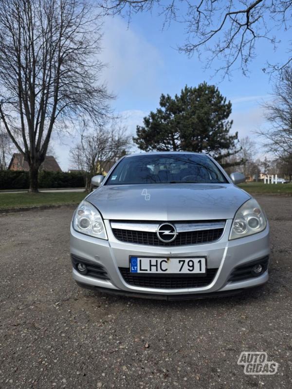 Grey Opel Vectra 2007 in Silute, with an engine capacity of 1.90 L and mileage of 256 thousand km for 1300 €, photo 2 on AUTOMOTO.COM.LV