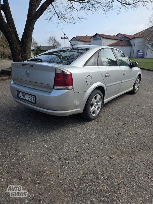 Grey Opel Vectra 2007 in Silute, with an engine capacity of 1.90 L and mileage of 256 thousand km for 1300 €, photo 4 on AUTOMOTO.COM.LV