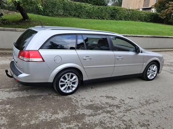 Grey Opel Vectra 2007 in Jekabpils, with an engine capacity of 1.90 L and mileage of 272 thousand km for 1990 €, photo 5 on AUTOMOTO.COM.LV