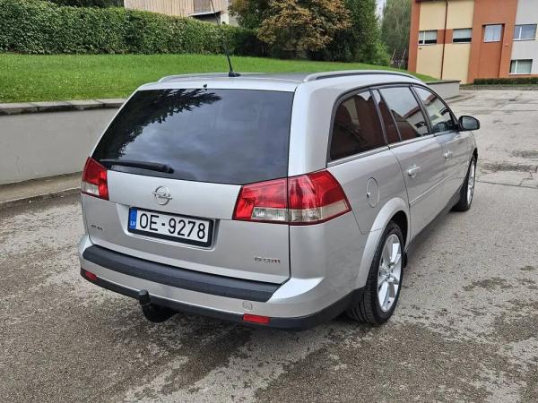 Grey Opel Vectra 2007 in Jekabpils, with an engine capacity of 1.90 L and mileage of 272 thousand km for 1990 €, photo 6 on AUTOMOTO.COM.LV