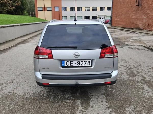 Grey Opel Vectra 2007 in Jekabpils, with an engine capacity of 1.90 L and mileage of 272 thousand km for 1990 €, photo 7 on AUTOMOTO.COM.LV