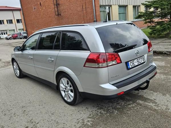 Grey Opel Vectra 2007 in Jekabpils, with an engine capacity of 1.90 L and mileage of 272 thousand km for 1990 €, photo 8 on AUTOMOTO.COM.LV