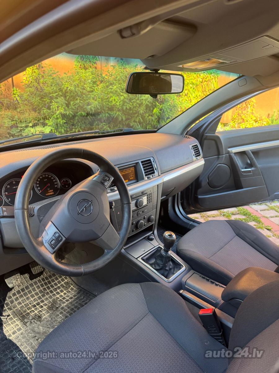 Grey Opel Vectra 2007 in Tallinn, with an engine capacity of 1.90 L and mileage of 0 thousand km for 1599 €, photo 9 on AUTOMOTO.COM.LV