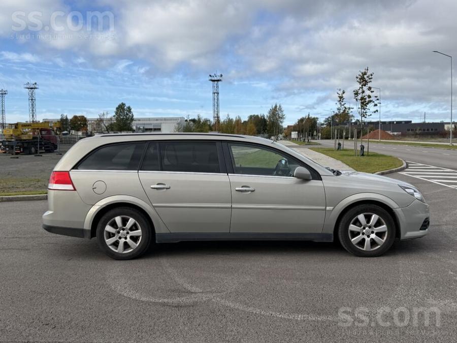 Grey Opel Vectra 2007 in Liepaja, with an engine capacity of 1.90 L and mileage of 305 thousand km for 1050 €, photo 5 on AUTOMOTO.COM.LV