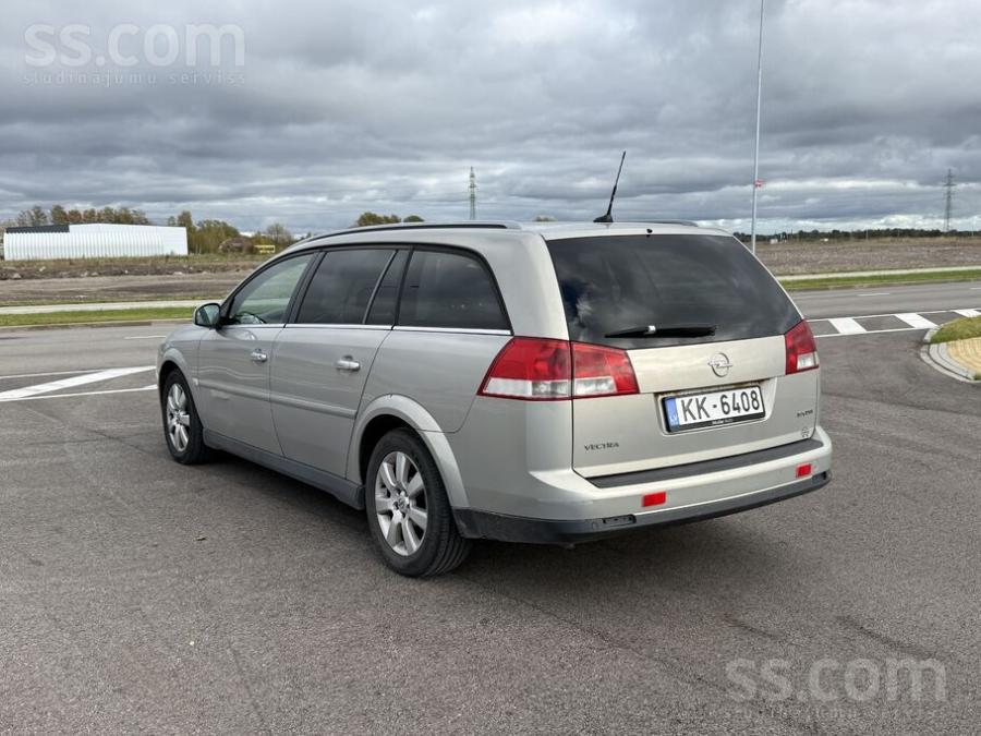Grey Opel Vectra 2007 in Liepaja, with an engine capacity of 1.90 L and mileage of 305 thousand km for 1050 €, photo 8 on AUTOMOTO.COM.LV
