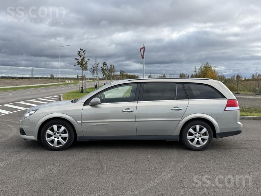 Grey Opel Vectra 2007 in Liepaja, with an engine capacity of 1.90 L and mileage of 305 thousand km for 1050 €, photo 9 on AUTOMOTO.COM.LV