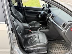 Grey Opel Vectra 2007 in Liepaja, with an engine capacity of 1.90 L and mileage of 305 thousand km for 1050 €, photo 12 on AUTOMOTO.COM.LV