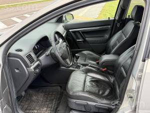Grey Opel Vectra 2007 in Liepaja, with an engine capacity of 1.90 L and mileage of 305 thousand km for 1050 €, photo 13 on AUTOMOTO.COM.LV