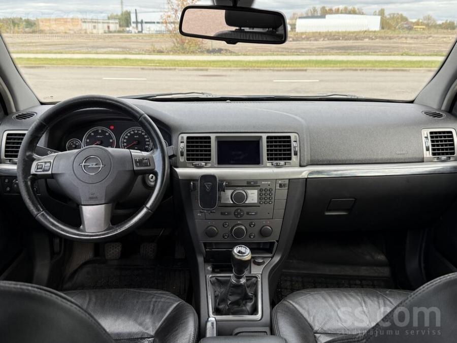 Grey Opel Vectra 2007 in Liepaja, with an engine capacity of 1.90 L and mileage of 305 thousand km for 1050 €, photo 14 on AUTOMOTO.COM.LV