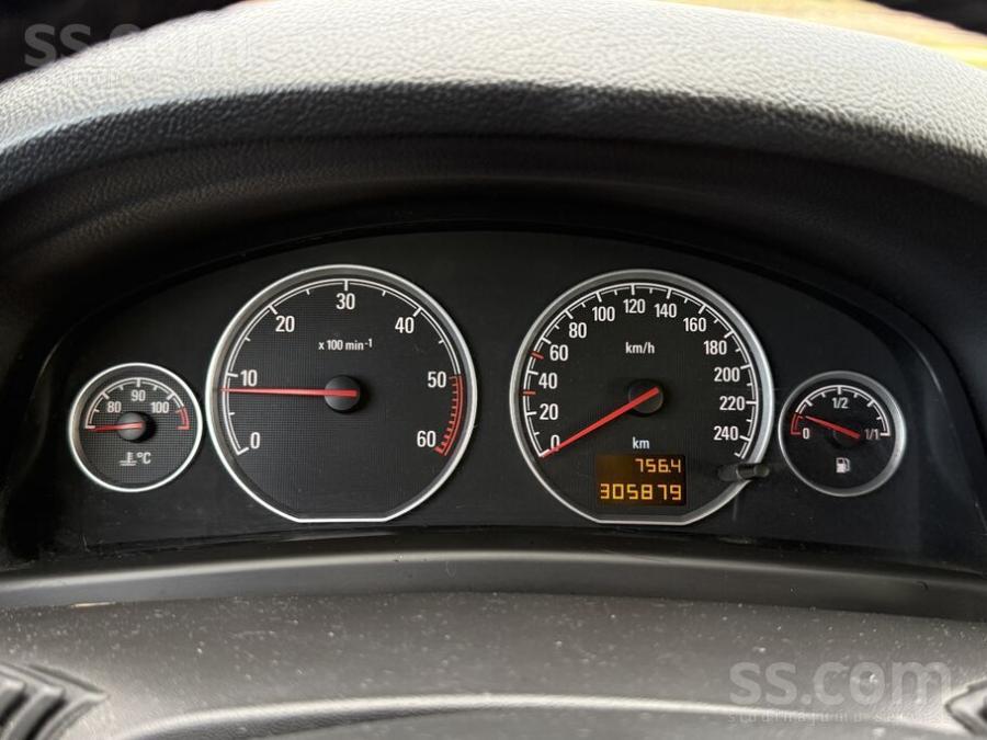 Grey Opel Vectra 2007 in Liepaja, with an engine capacity of 1.90 L and mileage of 305 thousand km for 1050 €, photo 15 on AUTOMOTO.COM.LV